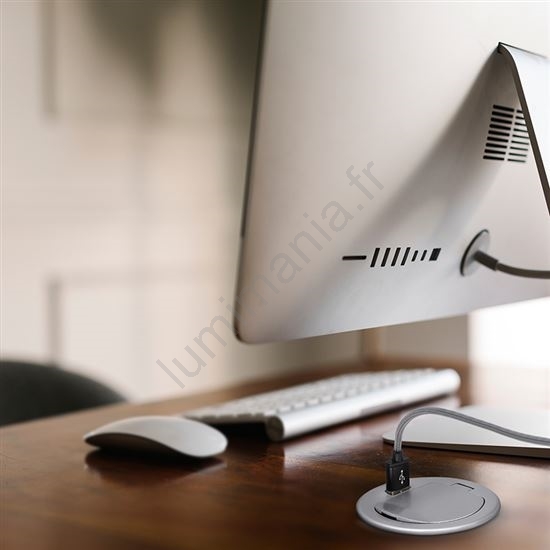 Solight PP122 - Port USB encastrable avec couvercle 230V | Lumimania Solight PP122 - Port USB encastrable avec couvercle 230V | Lumimania